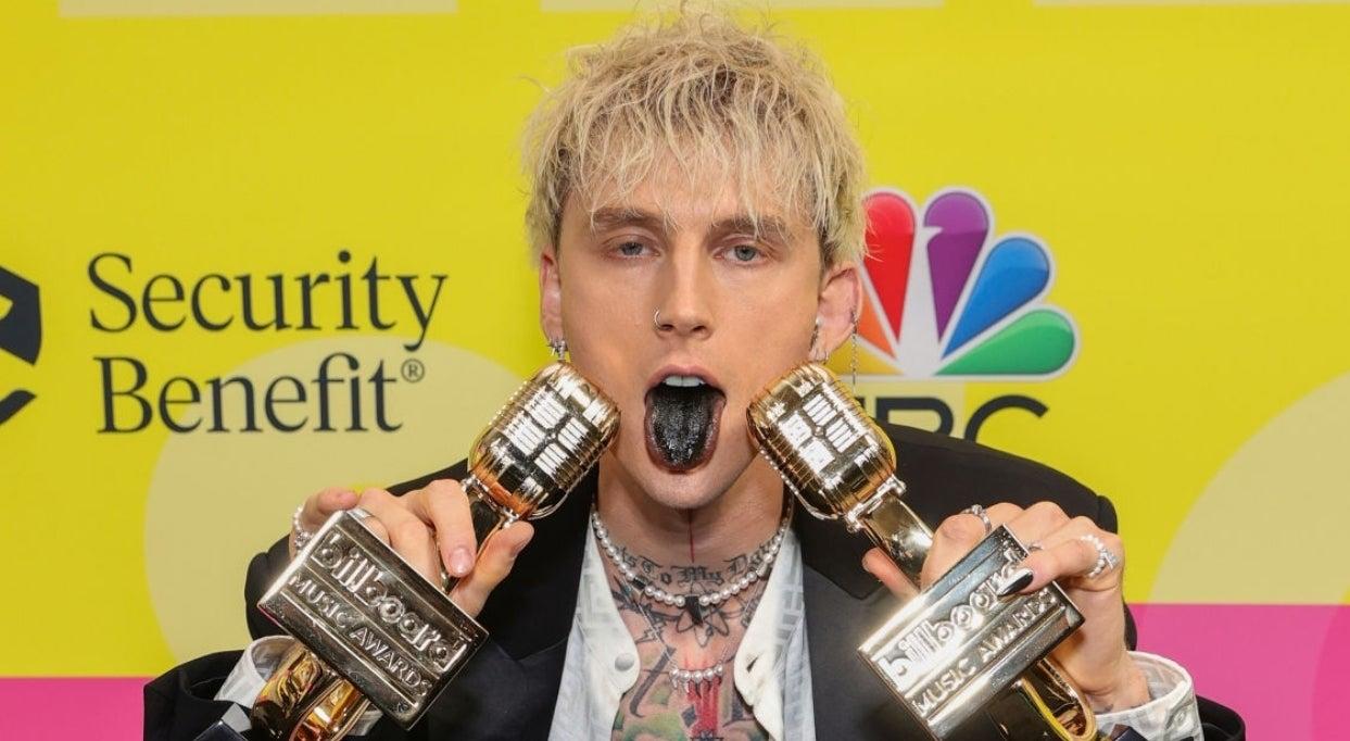Machine Gun Kelly Dyes His Tongue Black for Billboard Music Awards ...