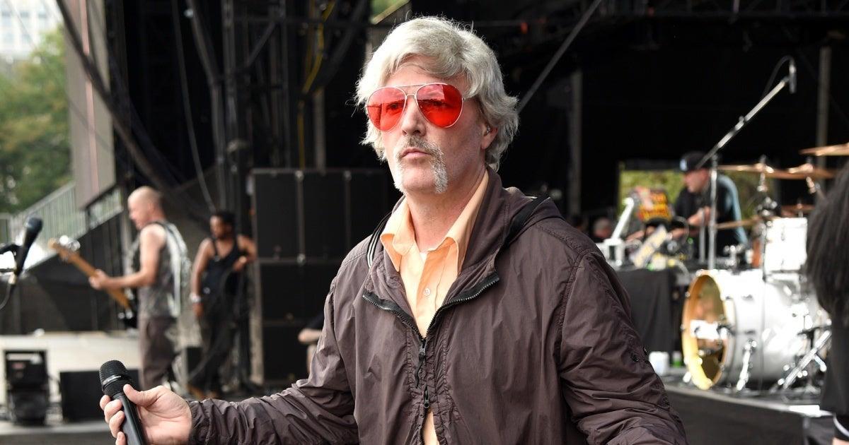 Limp Bizkit Frontman Fred Durst Debuts Kenny Rogers-Inspired Look on ...