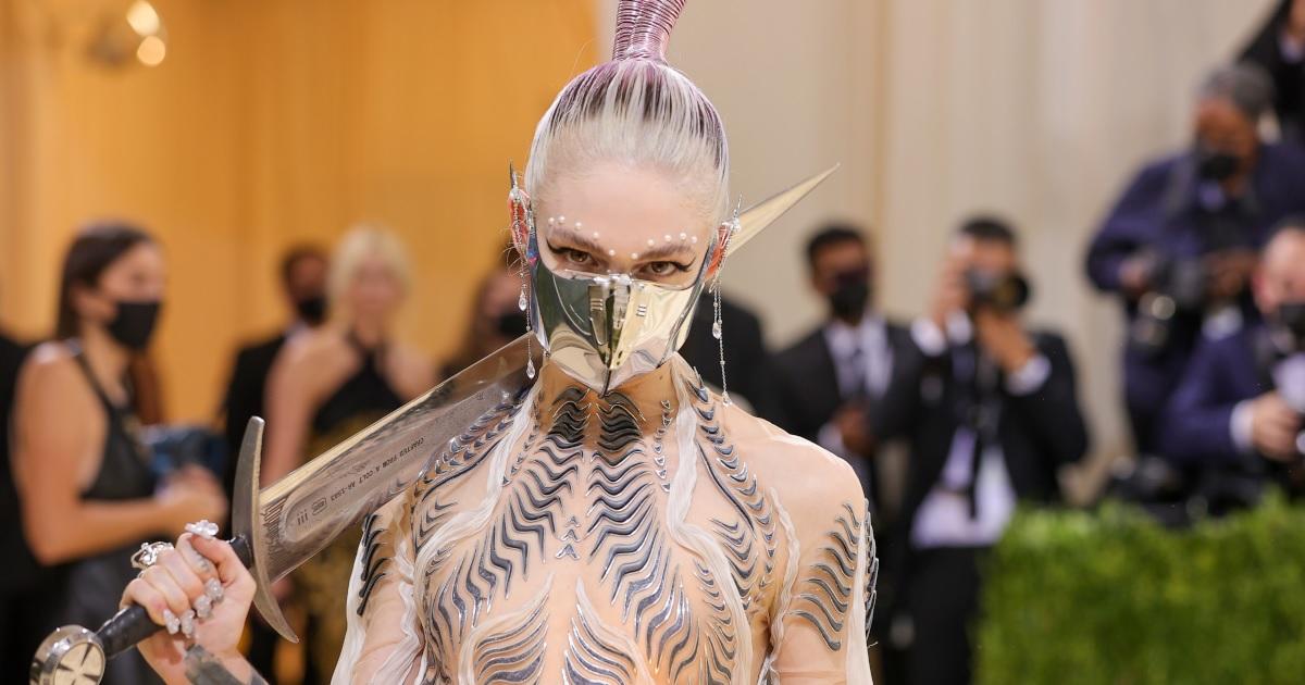 Grimes Reveals 'Innovative' Large Face Tattoo - PopCulture.com
