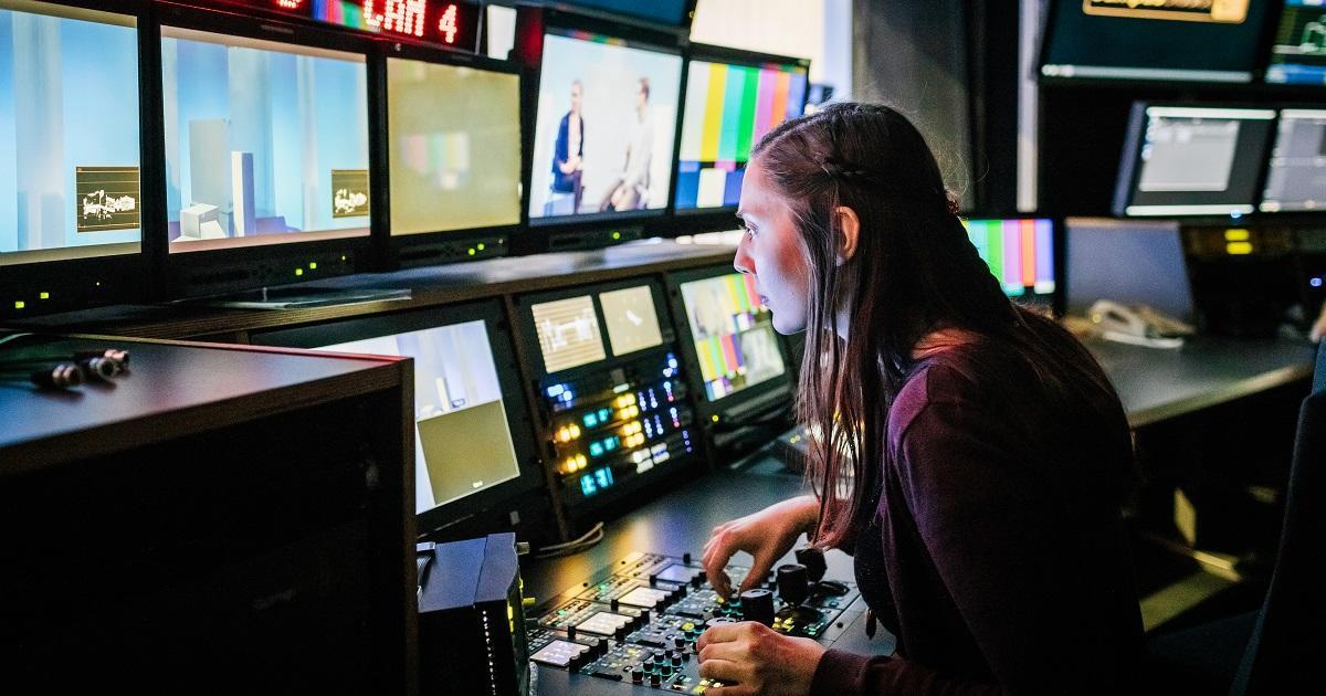 Beloved News Anchor Robb Hanrahan Dead at 60 - PopCulture.com