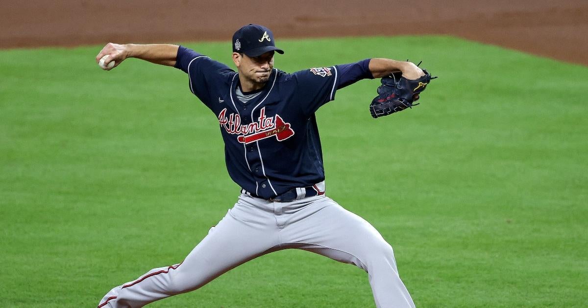 Braves Pitcher Breaks Leg During World Series, Continues to Pitch ...