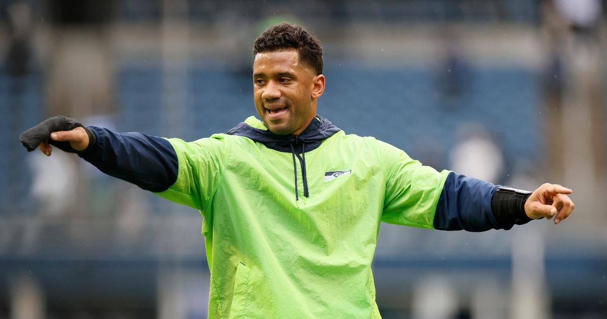 Russell Wilson Makes Big Announcement on Finger Injury Status ...