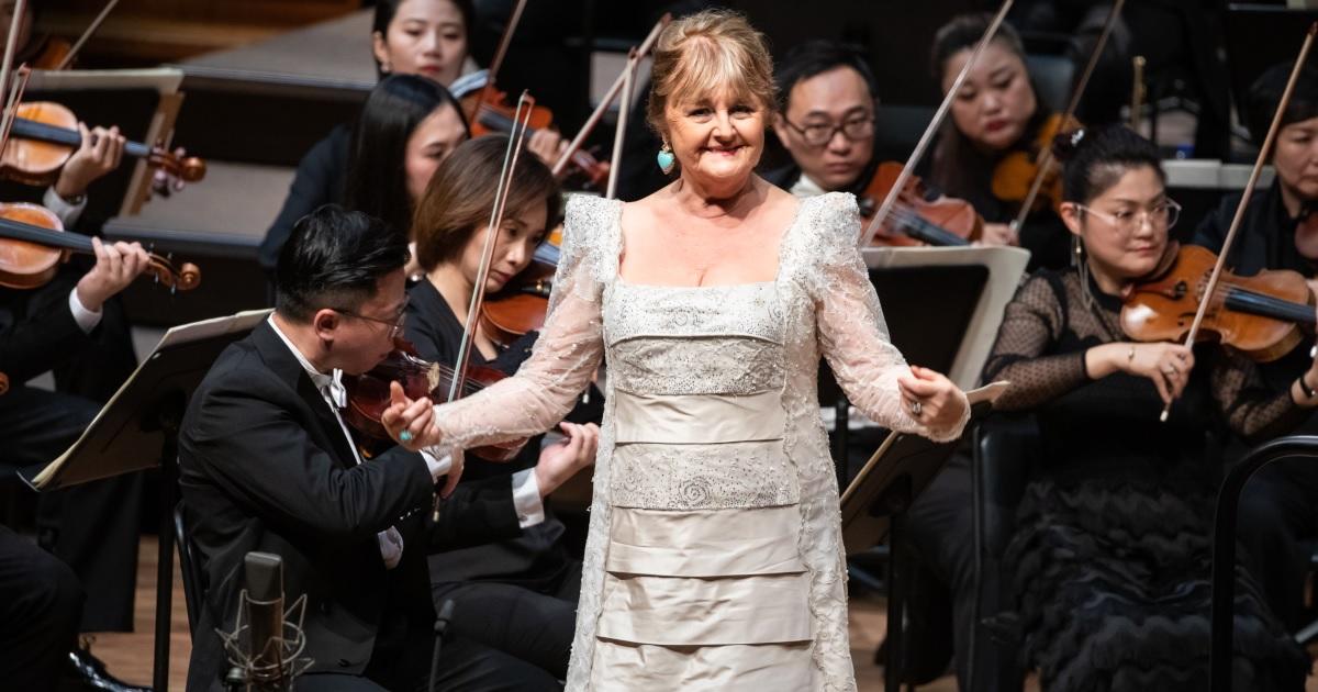 Famous Singer Dies at 74 - PopCulture.com