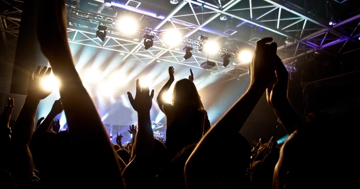 Pop Singer Reveals Painful Bruise After Falling off Stage - PopCulture.com