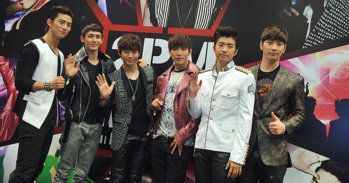 Pop Star Reveals He's Getting Married and His Fiancee Is Pregnant ...