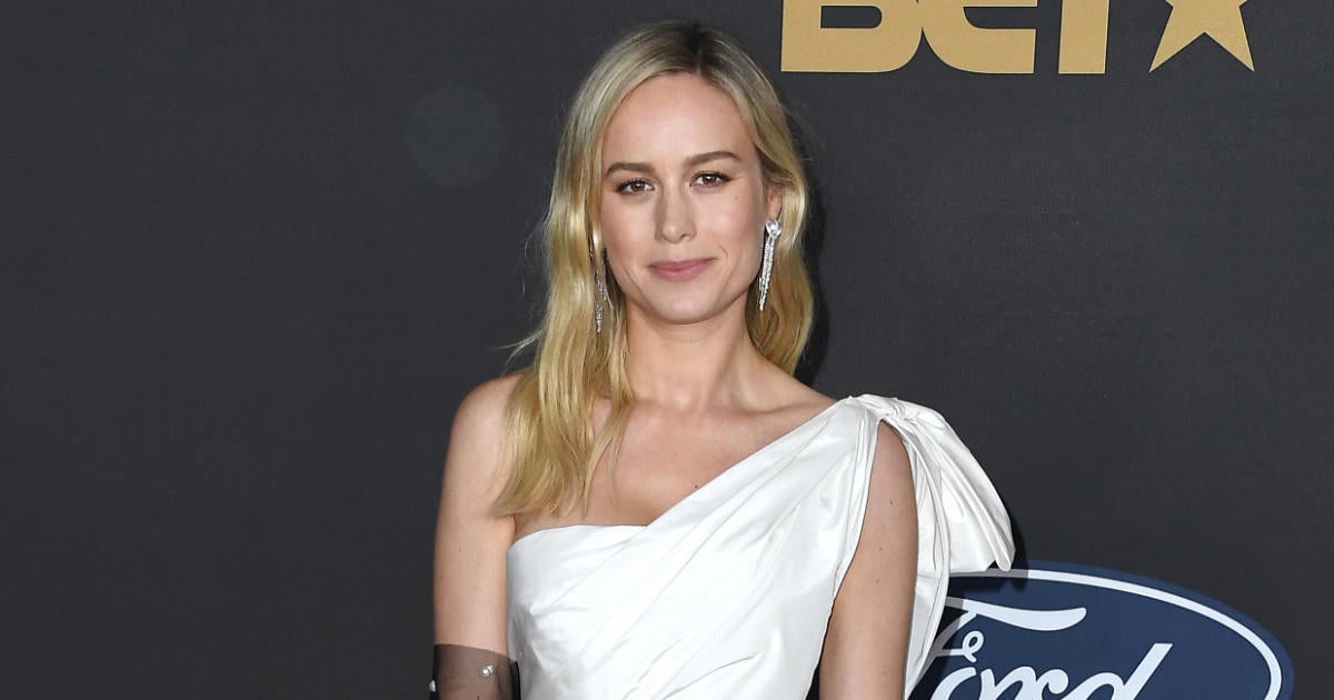 Brie Larson Put Chains on Her Back for Push-ups in Intense New Workout ...