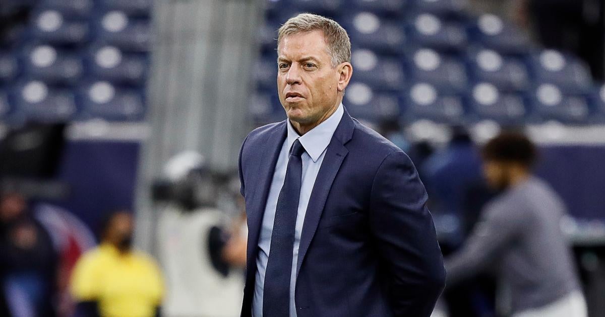 Troy Aikman Reportedly on the Verge of Leaving Fox - PopCulture.com