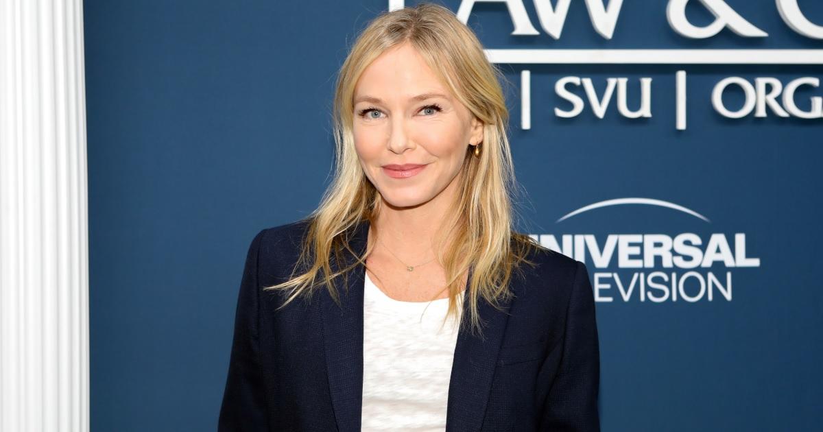 'Law & Order: SVU' Star Kelli Giddish Secretly Got Married - PopCulture.com