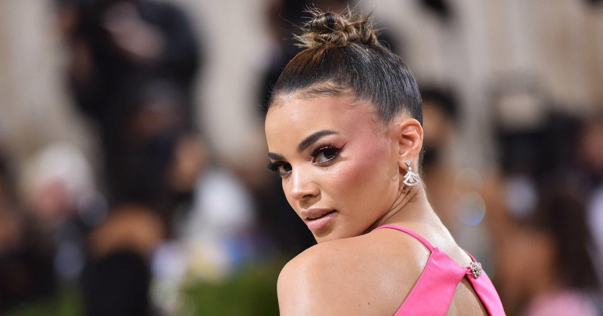 'Batgirl' Star Leslie Grace Reveals What It Was Like Putting on the ...