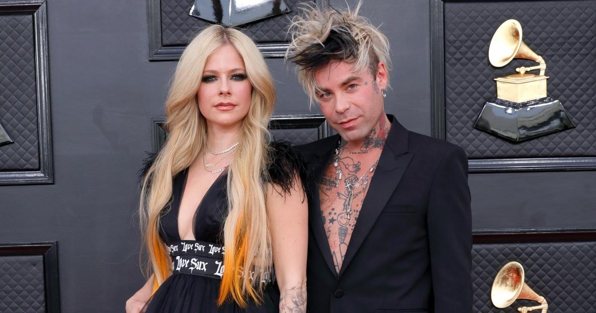 Avril Lavigne Engaged to Mod Sun - PopCulture.com