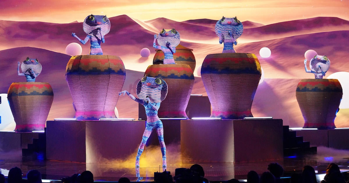 'The Masked Singer' Live Updates: Queen Cobra and Space Bunny Unmasked ...
