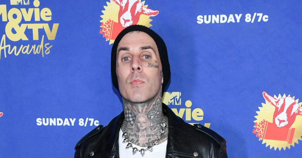 Blink-182's Travis Barker Spotted With Brace Following Serious Injury ...