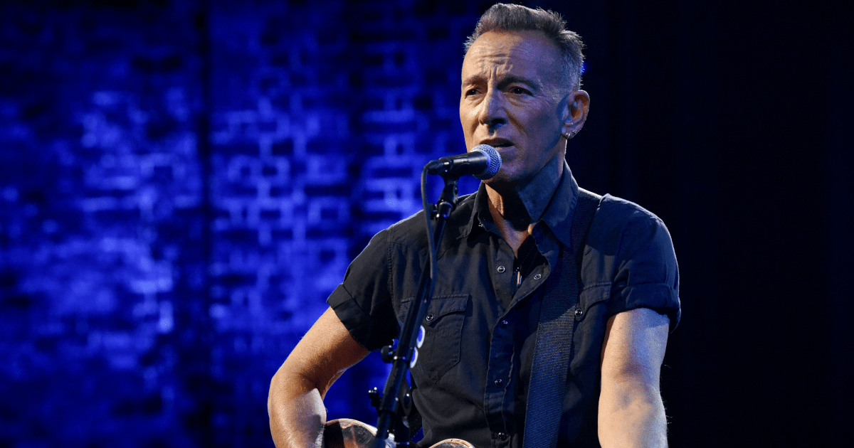 Bruce Springsteen Takes a Hard Fall While Performing Onstage ...