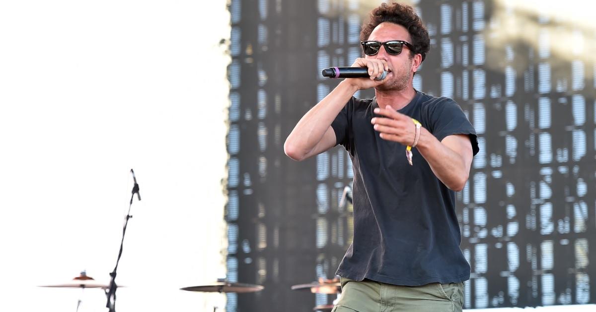 Rage Against the Machine Singer Zack de la Rocha Suffers Injury on ...