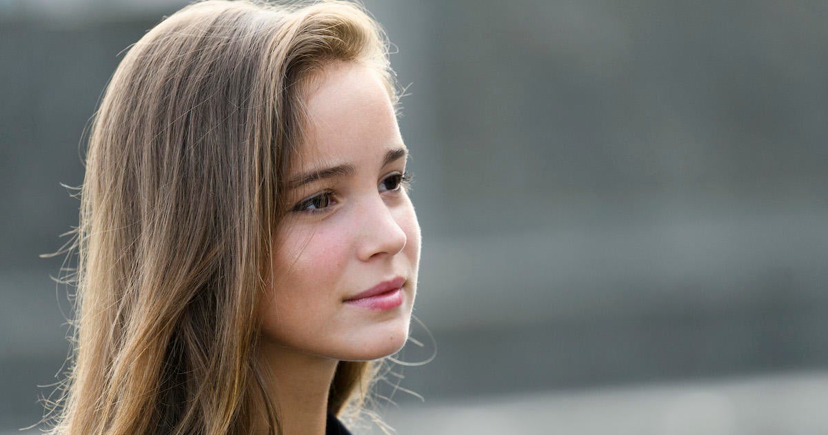 Alba Baptista on How 'Mrs. Harris Goes to Paris' Embodies Going After ...