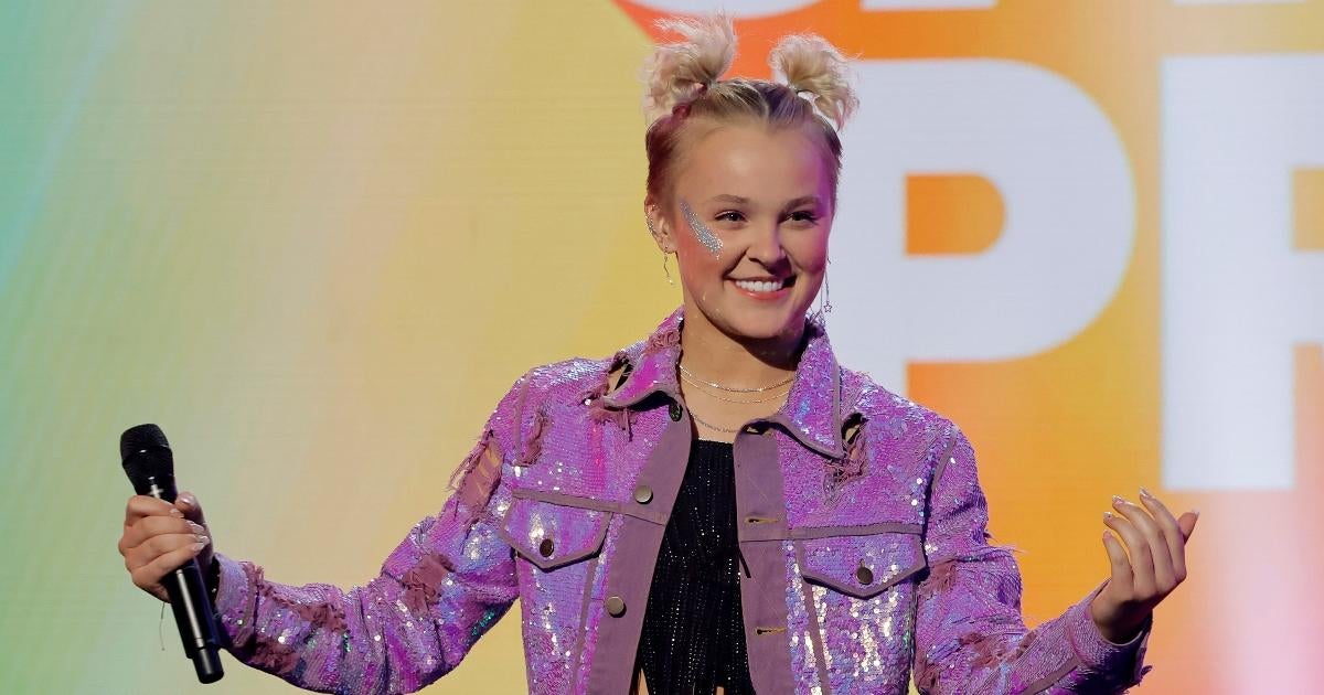 JoJo Siwa Gets Her First-Ever Tattoo With Raven-Symoné - PopCulture.com