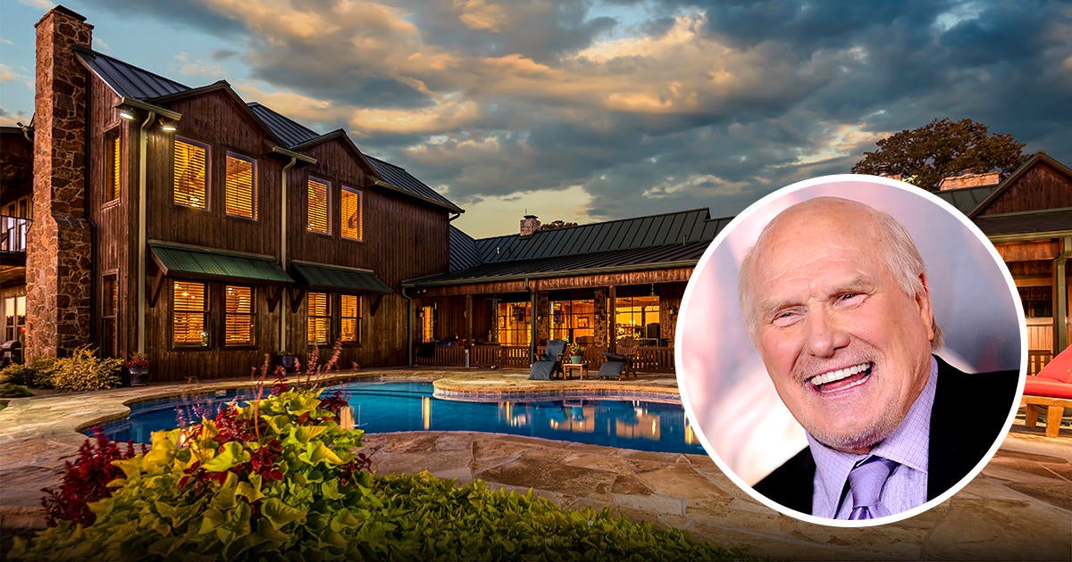 Peek Inside Terry Bradshaw's $22.5M Horse and Cattle Ranch Home in ...