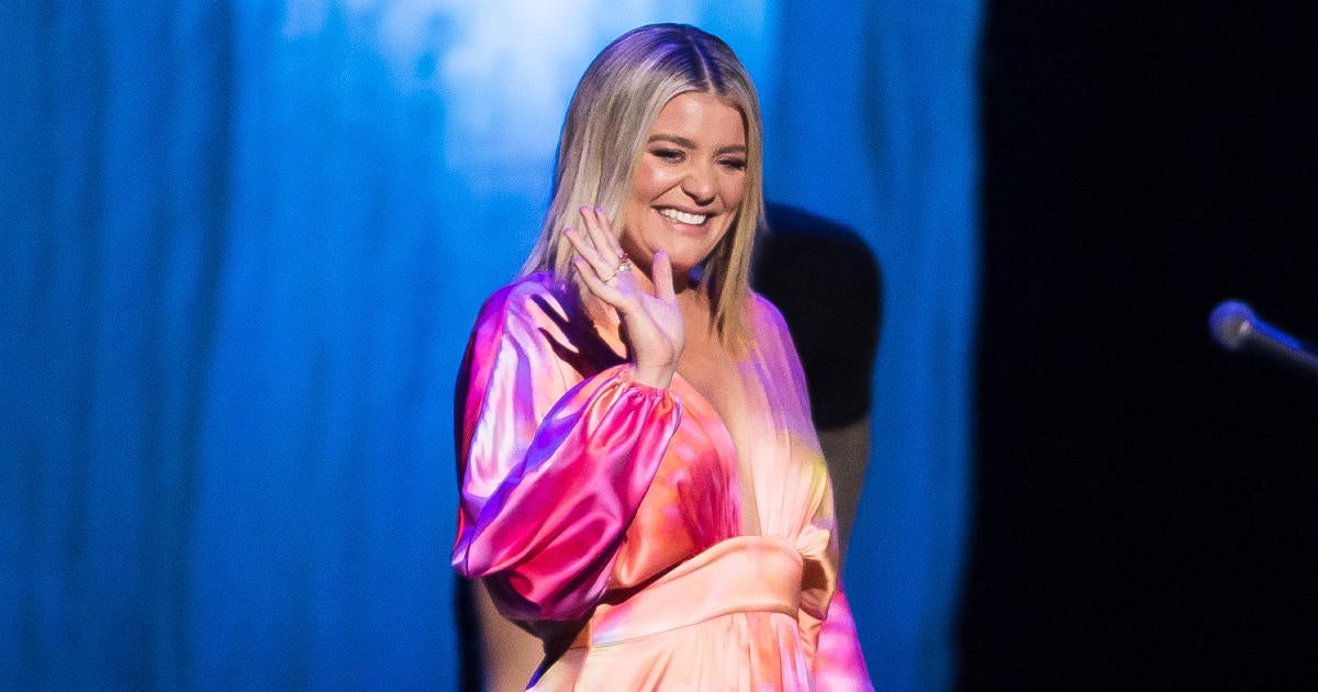 Lauren Alaina Reveals Engagement at the Grand Ole Opry - PopCulture.com