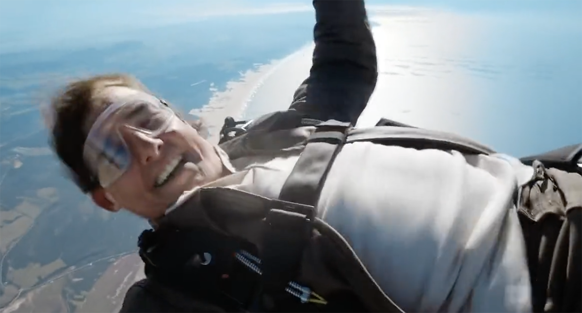 Watch Tom Cruise Jump Into Stade de France During Olympics Closing ...
