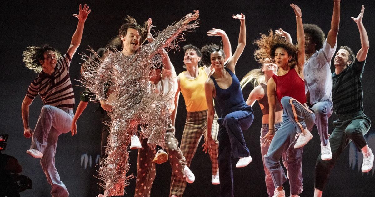 Harry Styles' Backup Dancer Details Technical Difficulties During ...