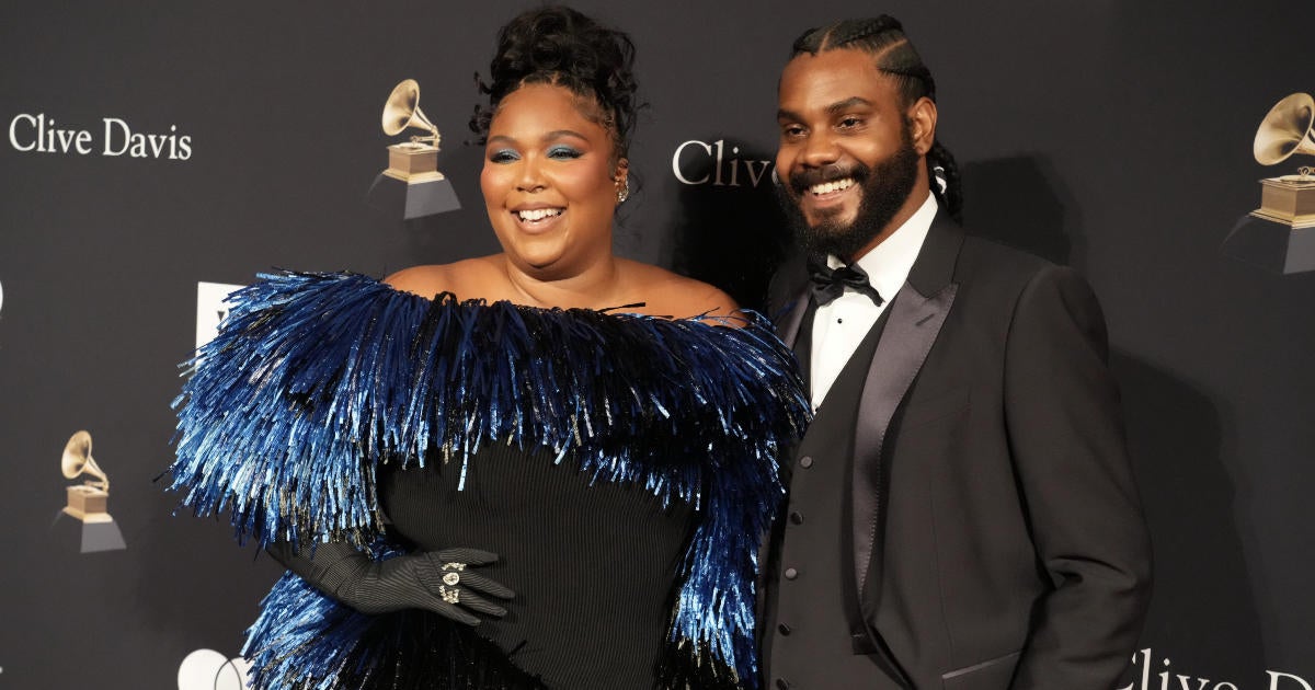 Lizzo Gets Cozy With Comedian Boyfriend Ahead of Grammys - PopCulture.com
