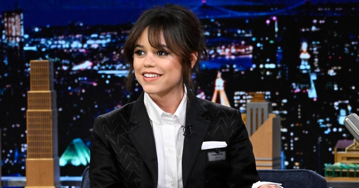 Jenna Ortega in Talks to Play Winona Ryder's Daughter in 'Beetlejuice 2 ...