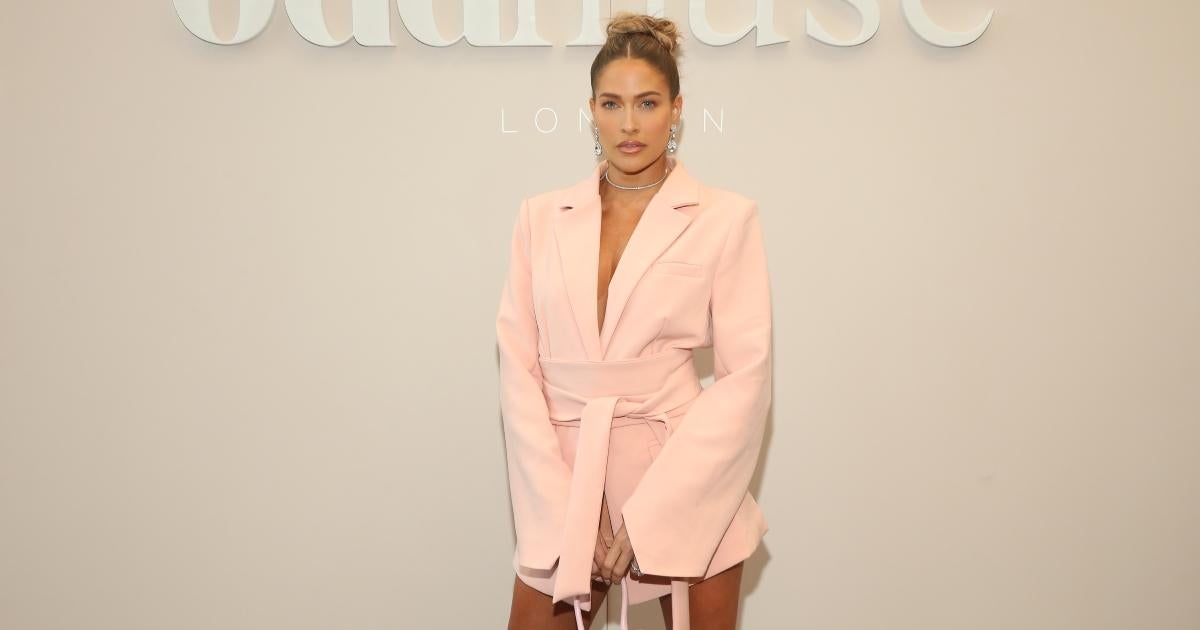 WWE Superstar Kelly Kelly Announces Pregnancy, Shows Off Baby Bump ...