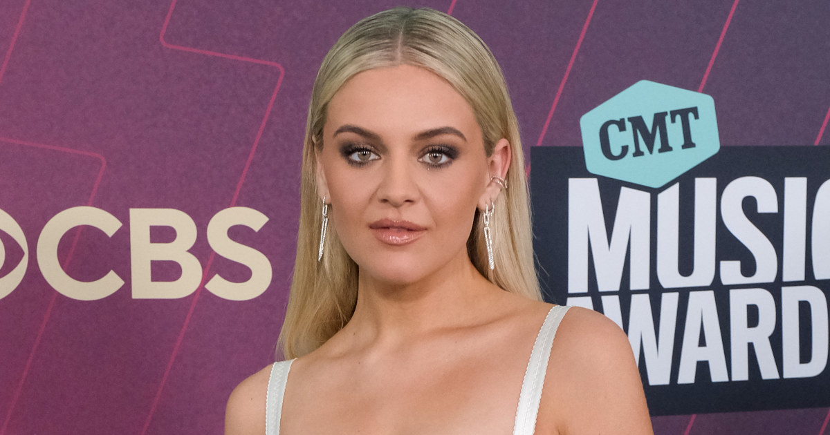 Kelsea Ballerini Hit in the Face With Object During Performance ...