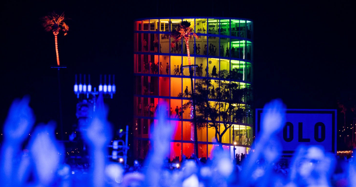 Coachella Acrobat Suffers Serious Fall While Hanging Above Stage ...