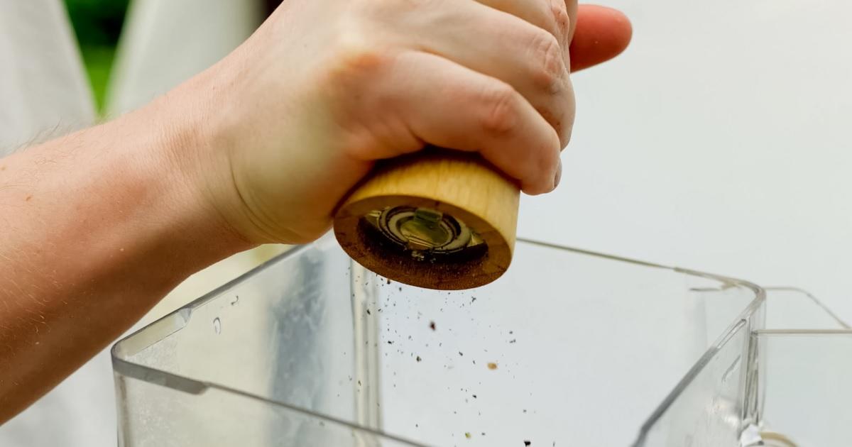 Pepper Grinder Spits out Metal Shards, Concerning US Government Recall ...
