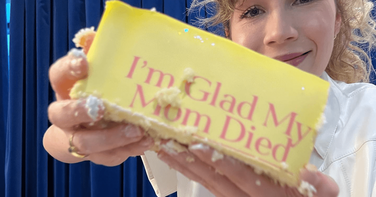 'iCarly' Star Jennette McCurdy Eats 'I'm Glad My Mom Died' Cake to Mark ...