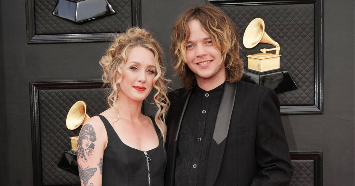 Billy Strings' Wife Ally Dale Pregnant With Their First Child ...