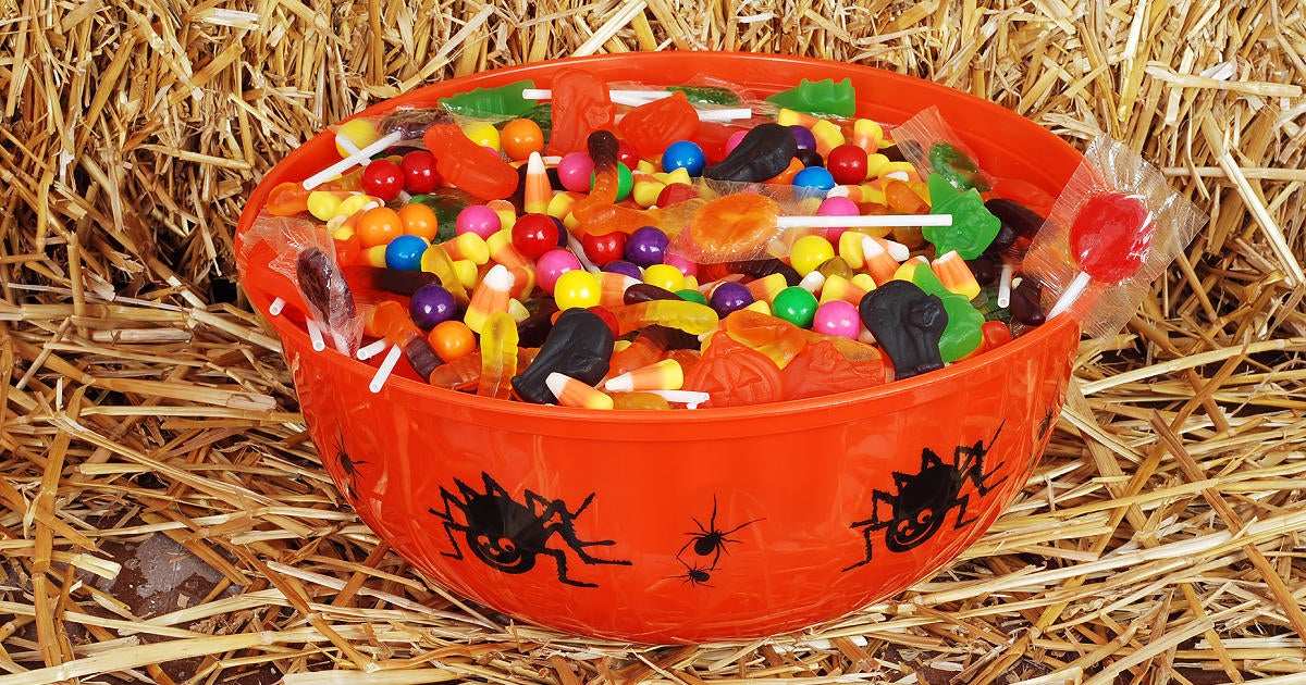 Country Star Calls Out Women Who Stole Entire Bowl of Halloween Candy ...