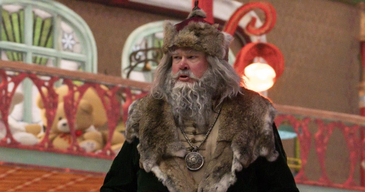 'The Santa Clauses' Season 2: Eric Stonestreet Details His Physical ...