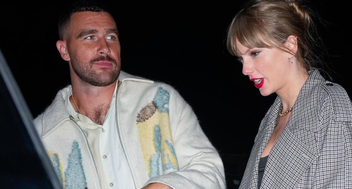 Taylor Swift Changes Song Lyric in Flirty Nod to Boyfriend Travis Kelce ...