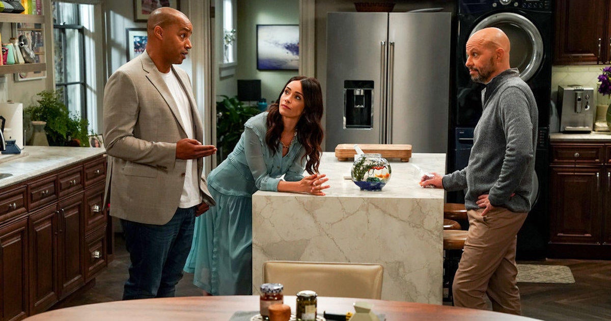 'Extended Family' Showrunner Calls Jon Cryer, Abigail Spencer & Donald ...