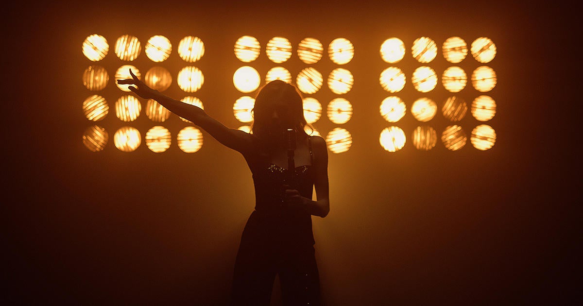 Pop Star's Crazed Fans Flip After Her Secret Boyfriend Surfaces ...