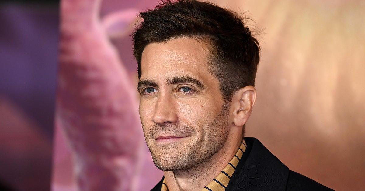 Jake Gyllenhaal Opens up About Being Legally Blind - PopCulture.com