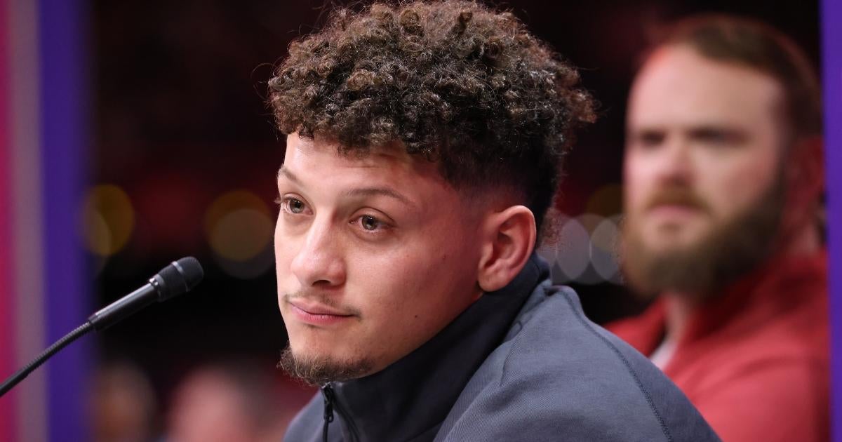 Patrick Mahomes Addresses His Dad's DWI Arrest as Details Emerge ...