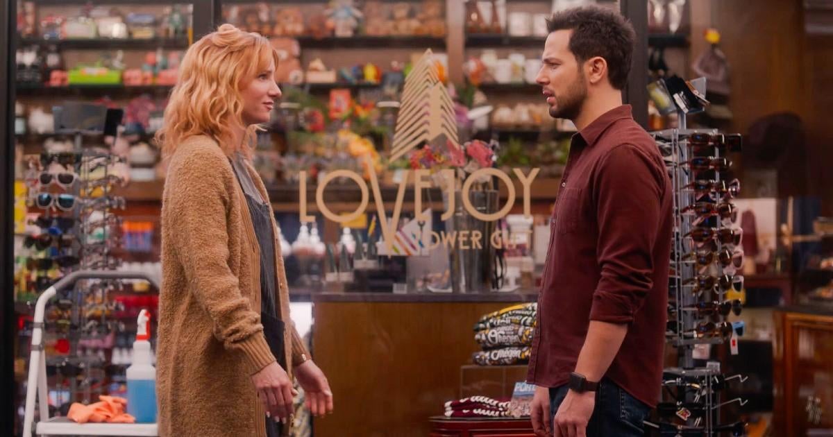 'So Help Me Todd': Skylar Astin on Working with Heather Morris and ...