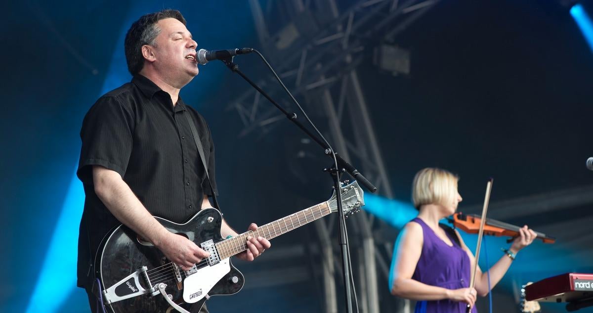 Rockstar Martin Phillips Dies 'Unexpectedly' - PopCulture.com