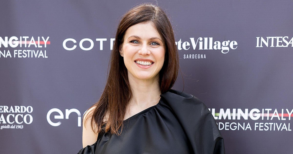 Alexandra Daddario Shares Selfie in Her Postpartum Underwear 6 Days ...