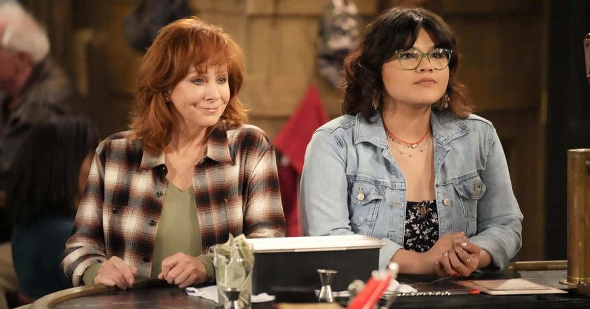 ‘Happy’s Place’ Creator Kevin Abbott Previews New Reba McEntire Sitcom ...