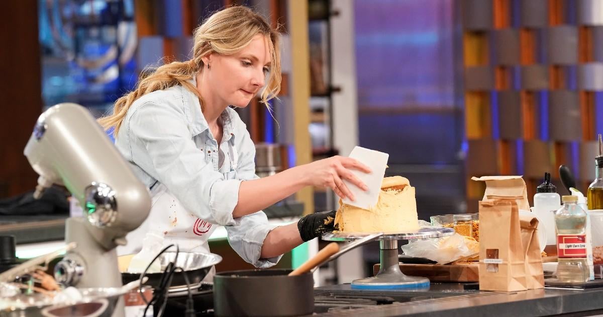 'MasterChef': The Chefs Race to Finish Their Cakes in Exclusive Clip ...