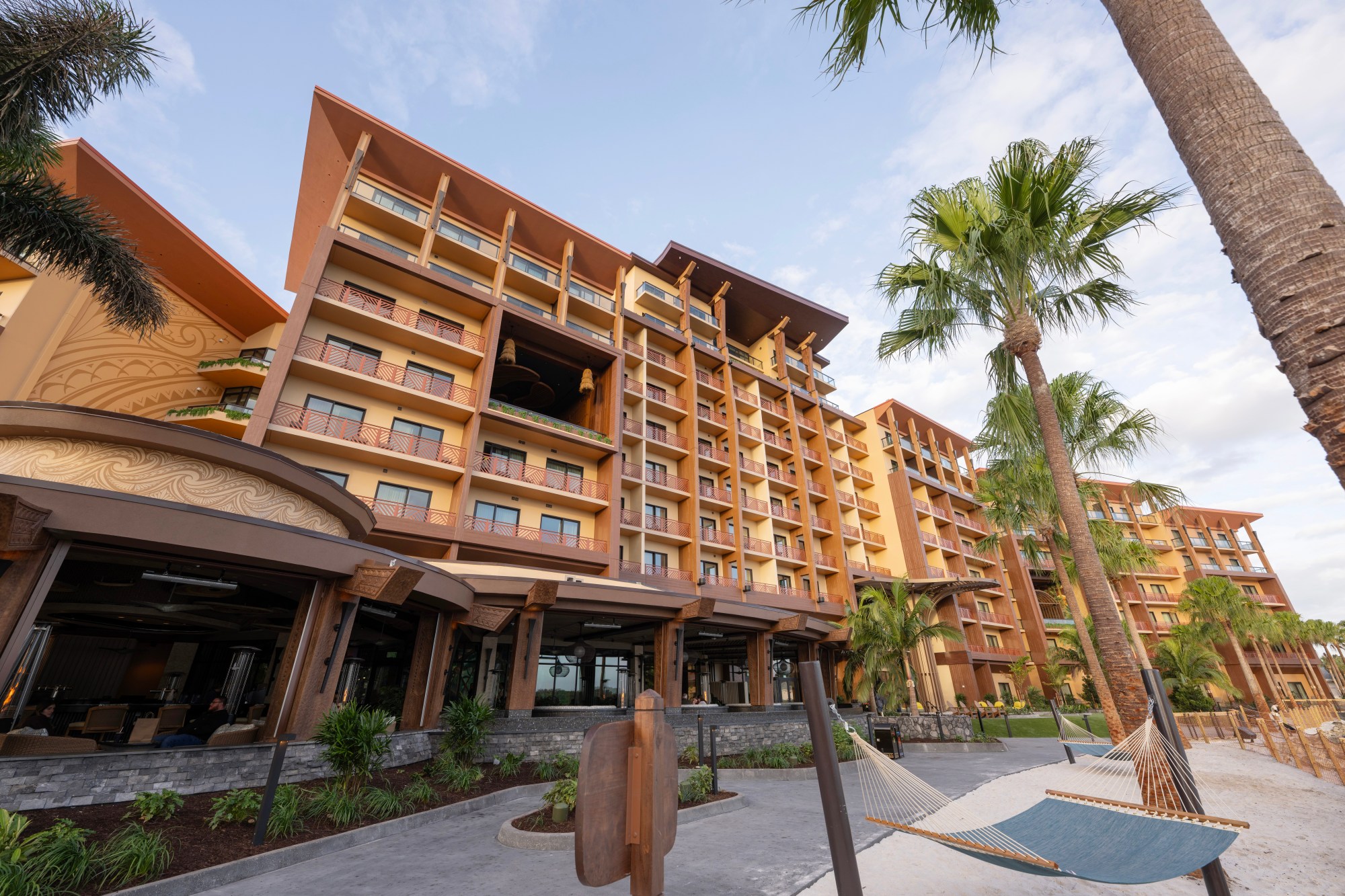 Disney Vacation Club's The Island at The Polynesian Resort & Bungalows ...