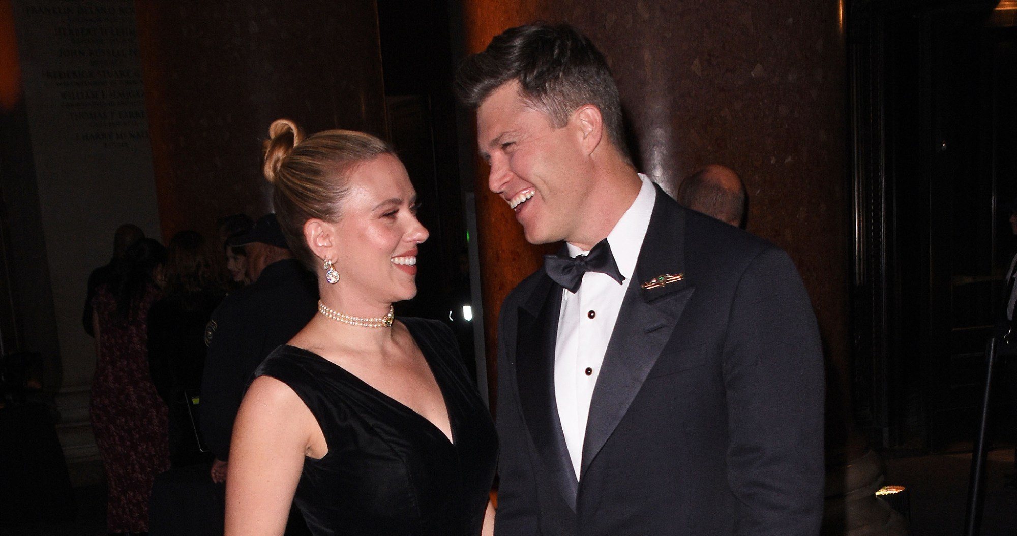 Scarlett Johansson Reacts to Husband Colin Jost's Extremely Dirty Jokes ...