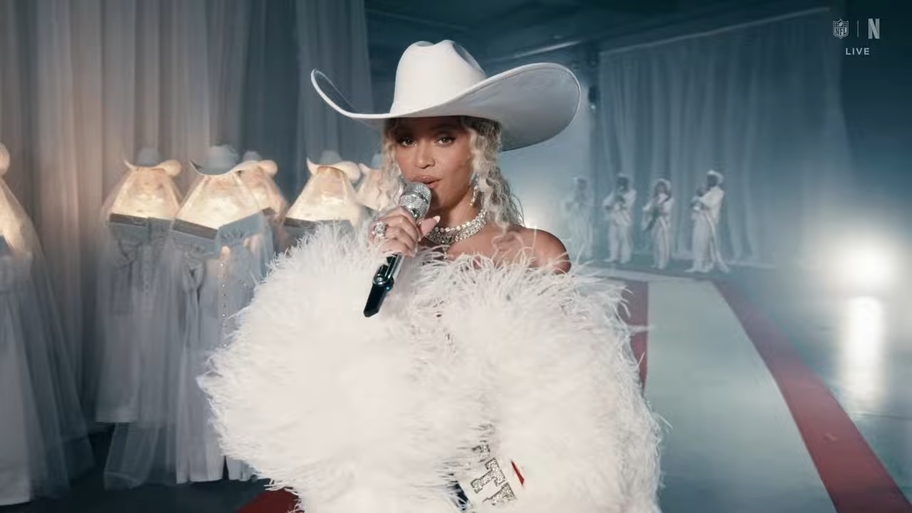 Beyoncé Splits Netflix Viewers With Country Halftime Performance During ...