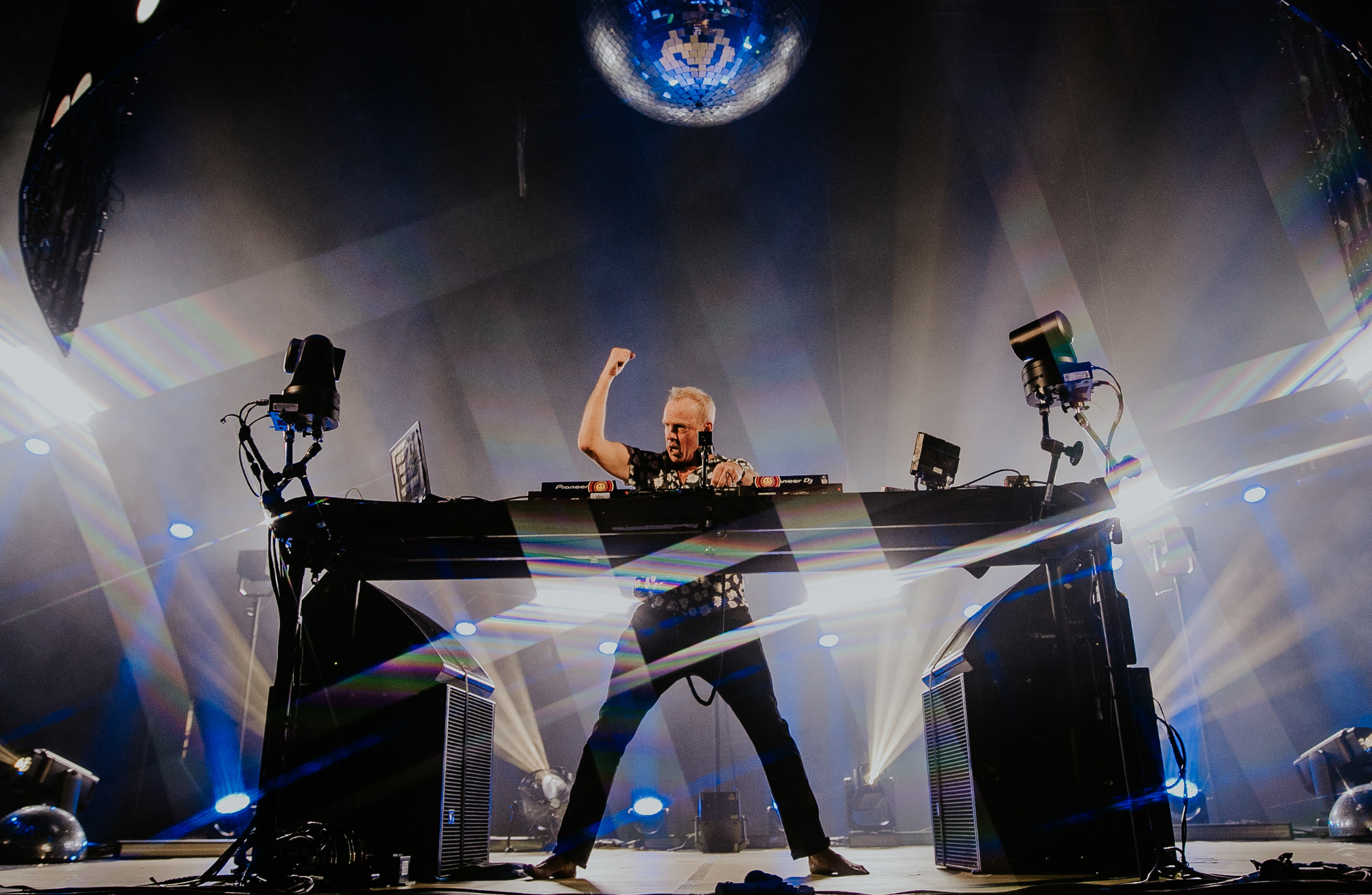 Major '90s DJ's Daughter Hospitalized After Christmas Tree Accident ...