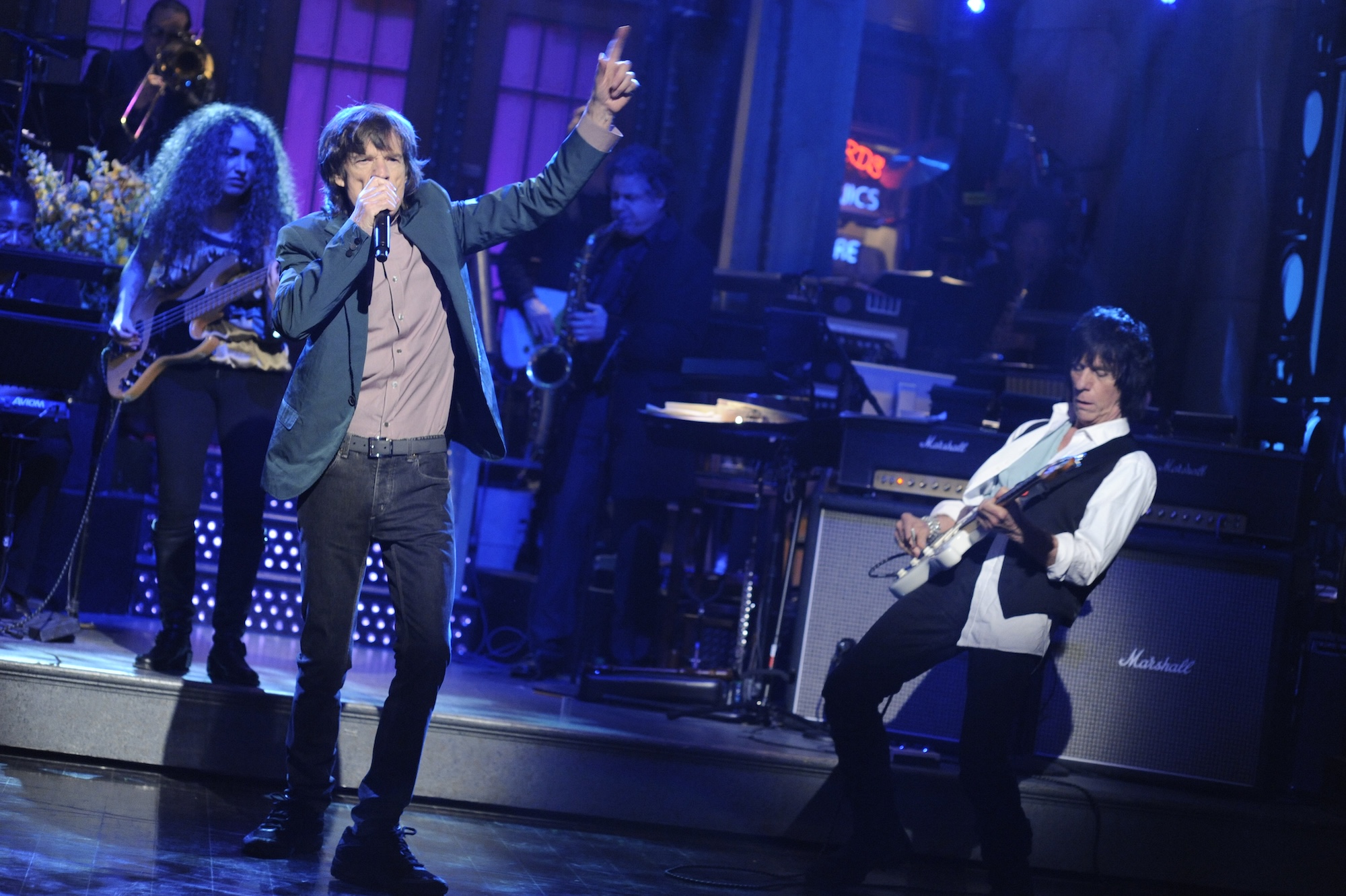 Rolling Stones Icon Mick Jagger Gets Massive Ovation in Surprise Oscars Appearance - PopCulture.com