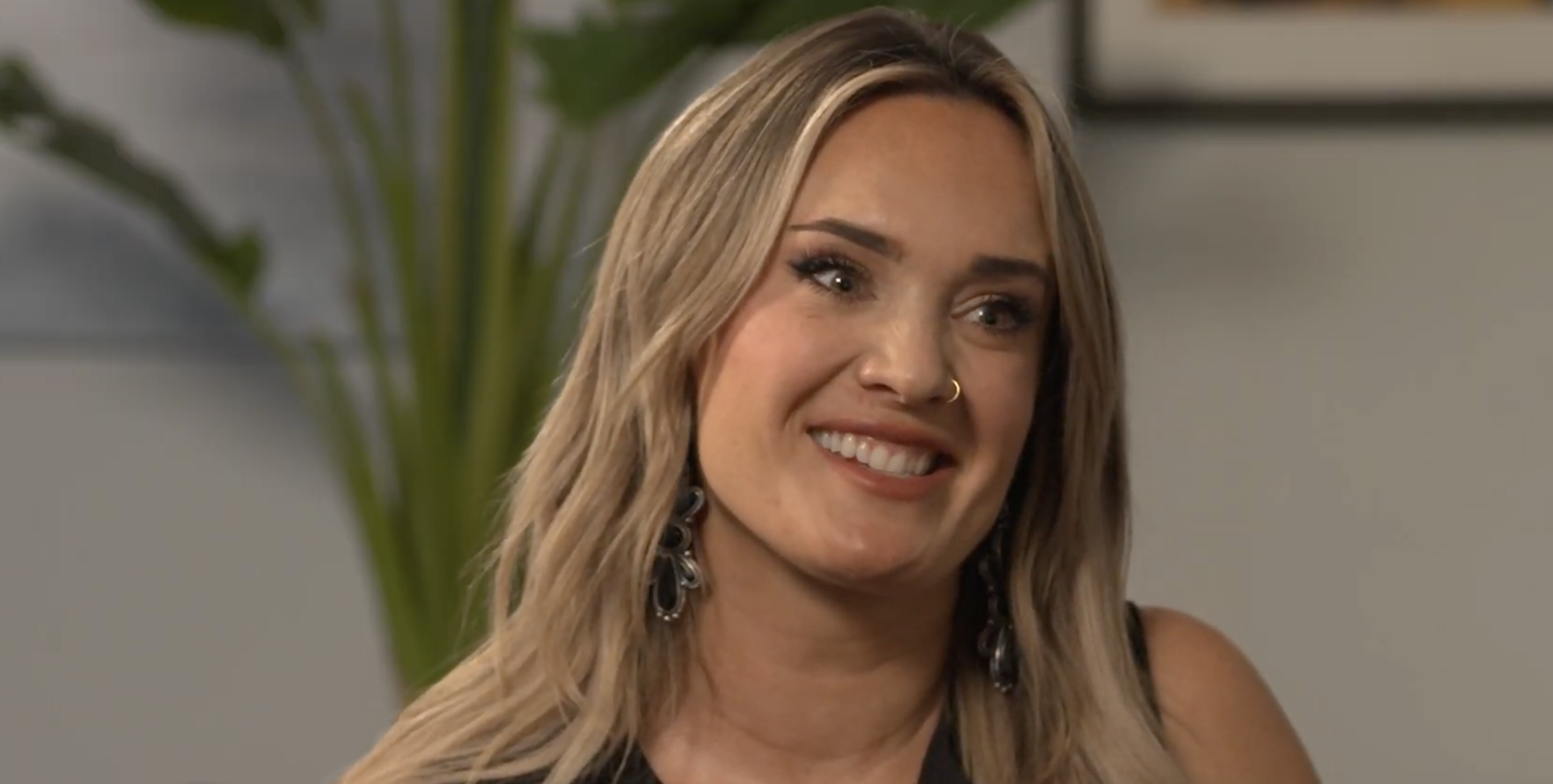 Sophia Scott Reveals Her Dream Collab With 'Badass' Miley Cyrus ...